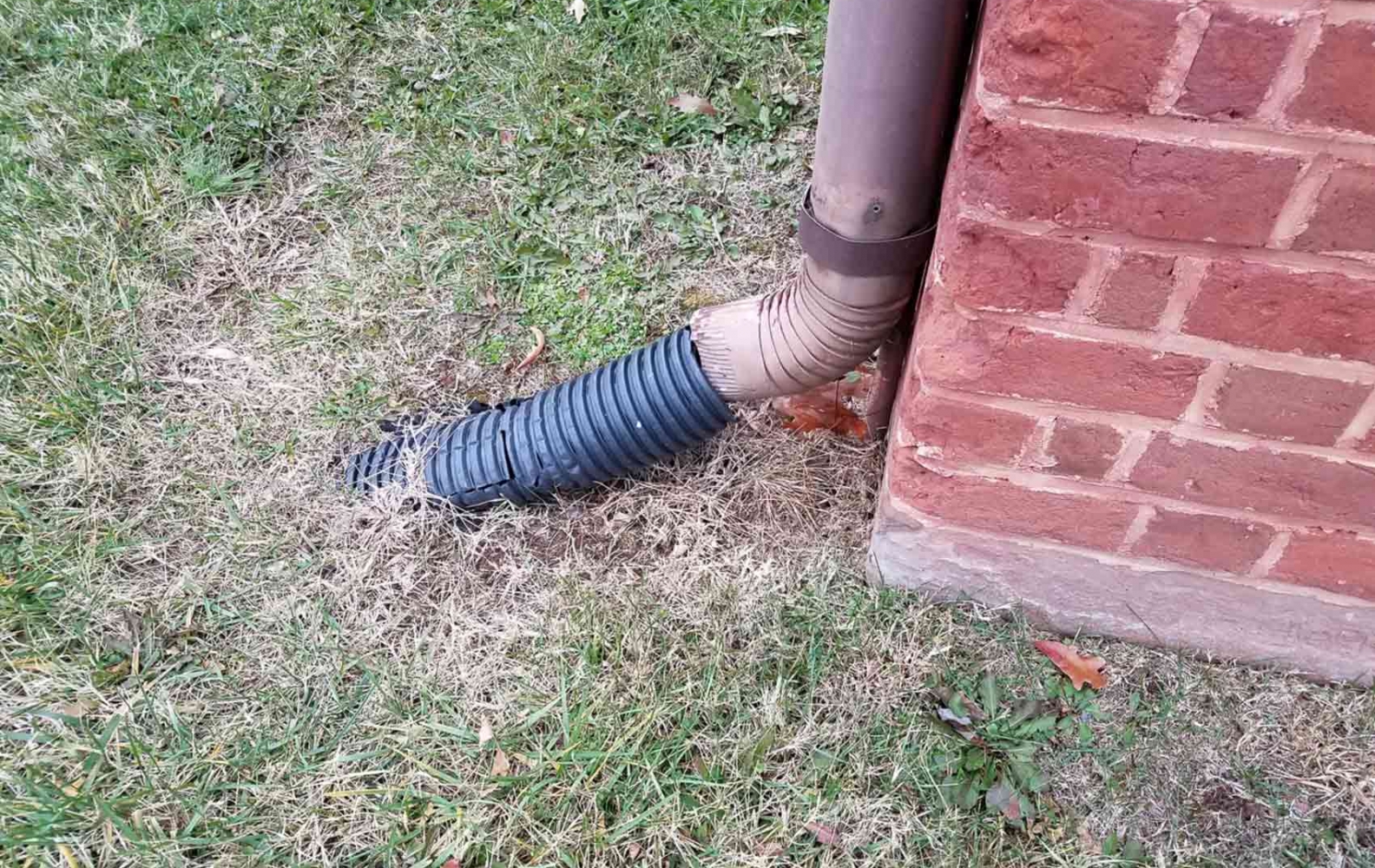 Raccorder ses Gouttières à un Drain... Bonne Idée? | Gouttières Montréal